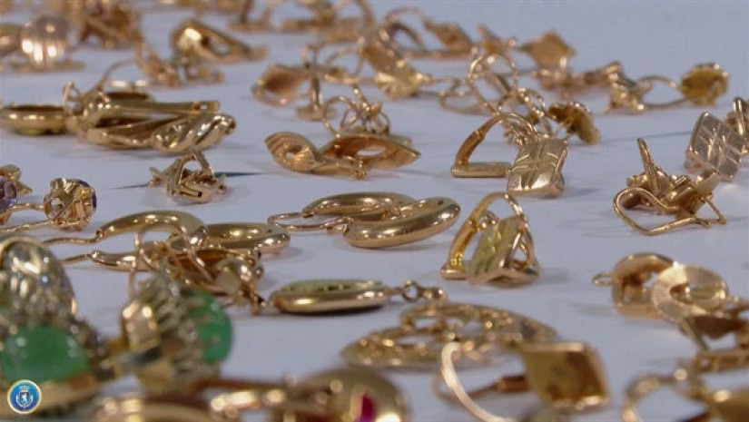 Facts Of Importing Particularly Large Amount Of Undeclared Gold And ...